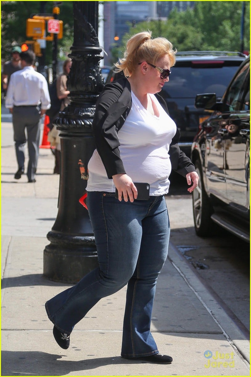 Full Sized Photo of rebel wilson lebron james fat amy praise 10 ...