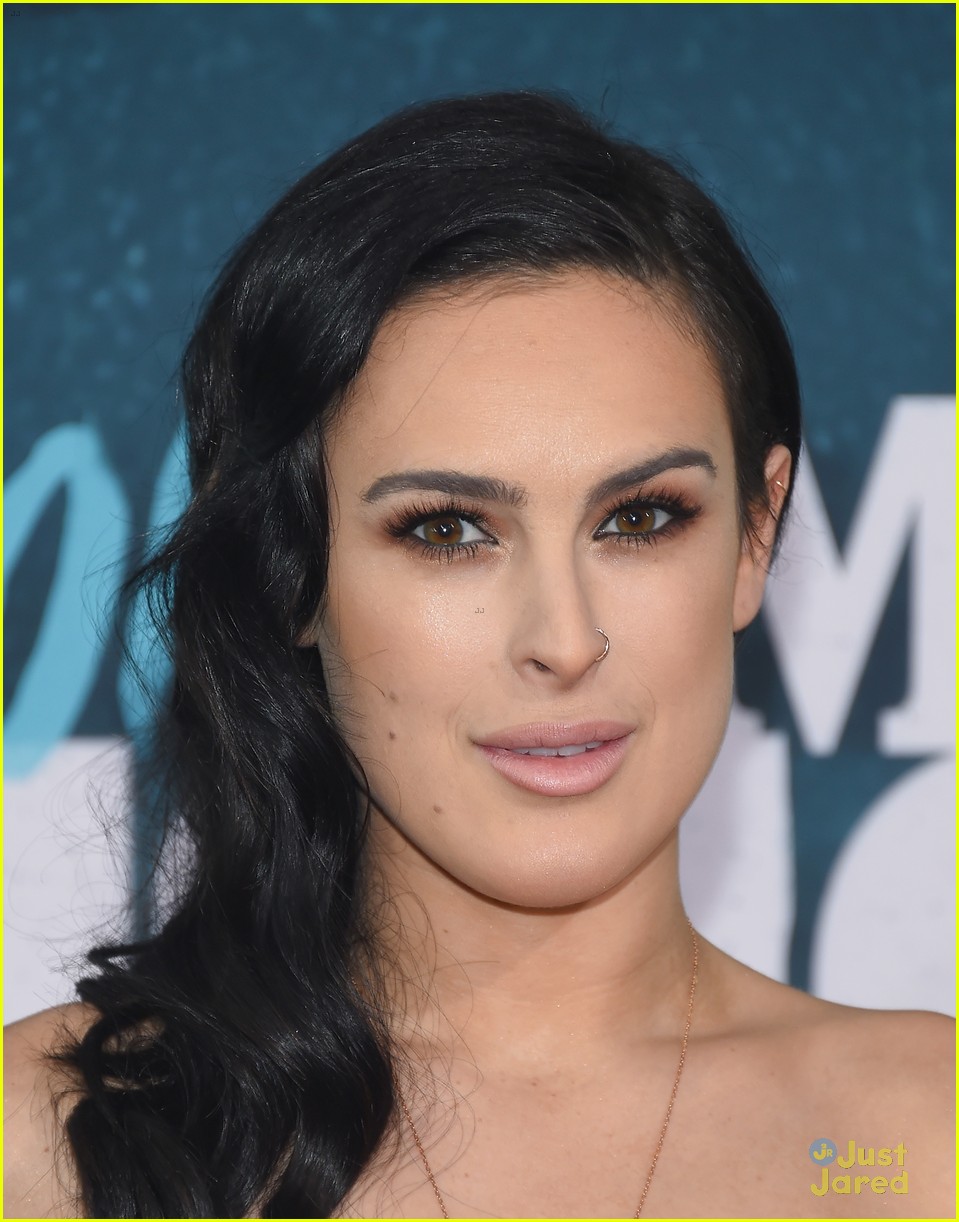 Rumer Willis Strikes a Pose at CMT Music Awards Red Carpet 2015 | Photo ...