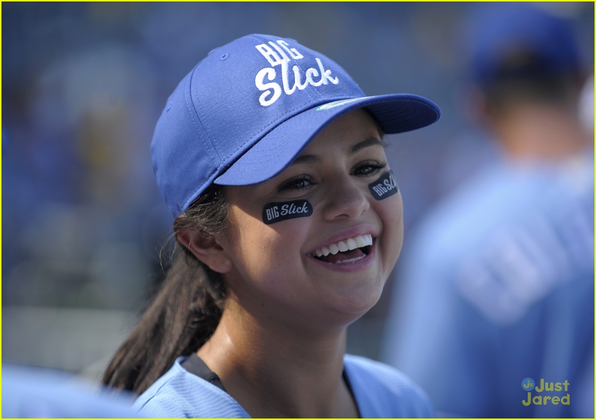Selena Gomez Plays In Big Slick Celebrity Softball Game In Kansas City ...