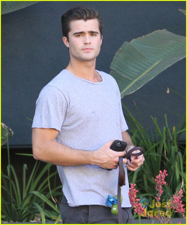 Full Sized Photo of spencer boldman dog walk 04 | Spencer Boldman Gets ... Full Sized Photo of spencer boldman dog walk 04 | Spencer Boldman Gets ...