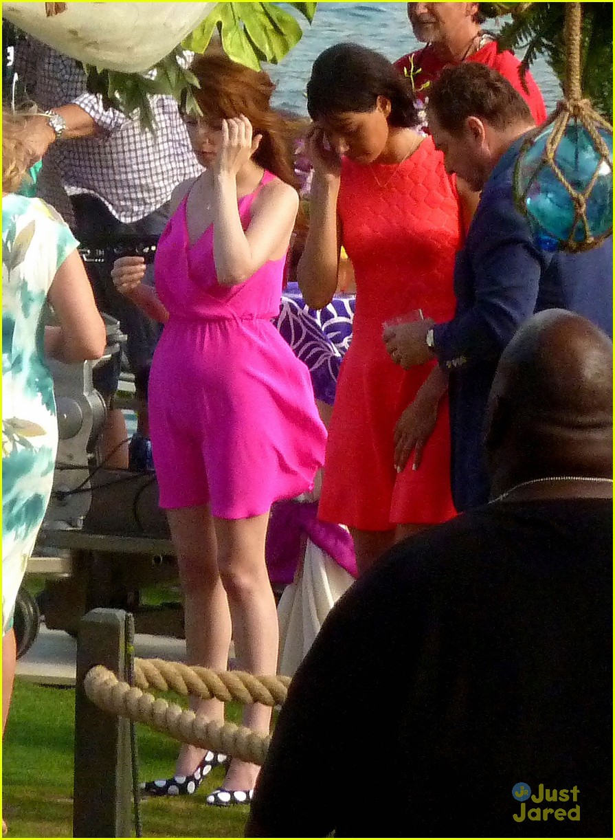 Full Sized Photo of anna kendrick zac efron mike dave wedding dates 11 ...