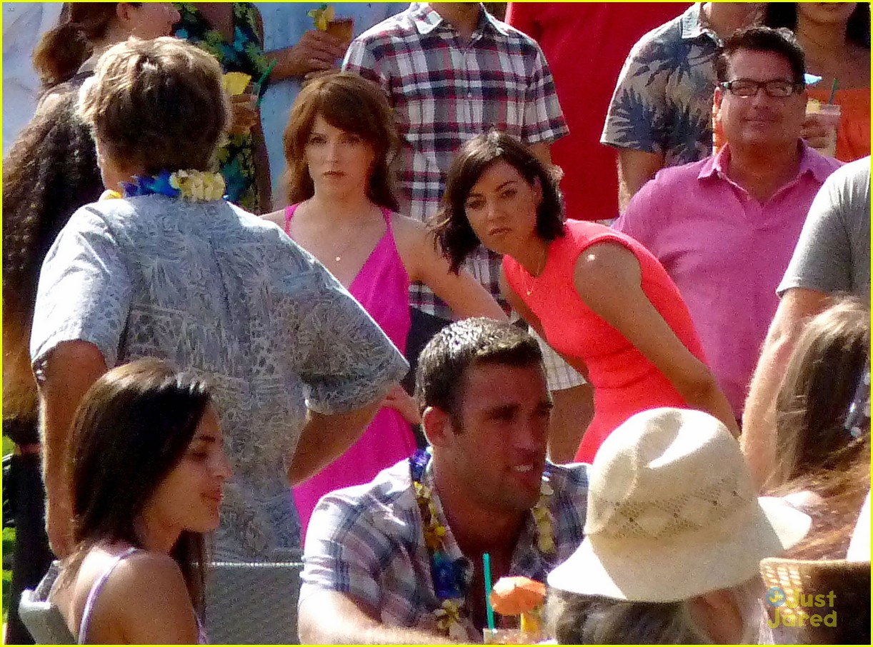 Full Sized Photo of anna kendrick zac efron mike dave wedding dates 12 ...