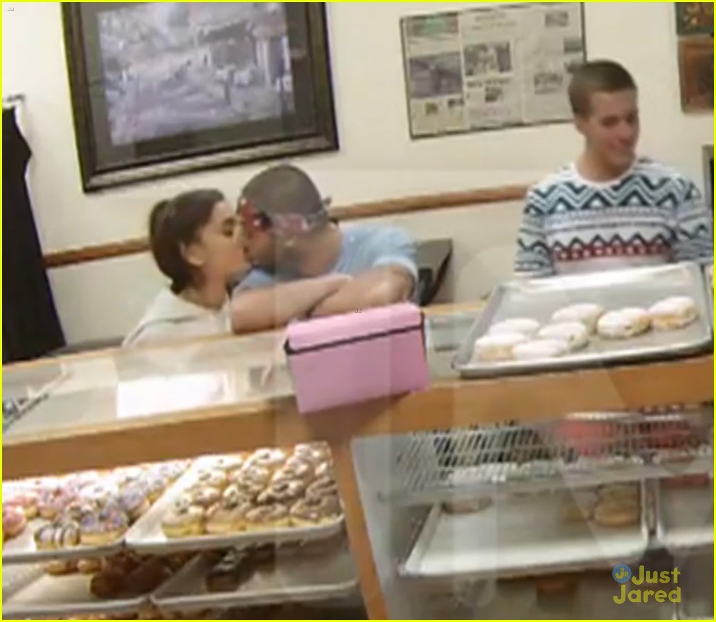 Ariana Grande Kisses Backup Dancer Ricky Alvarez in a Donut Shop (Video ...