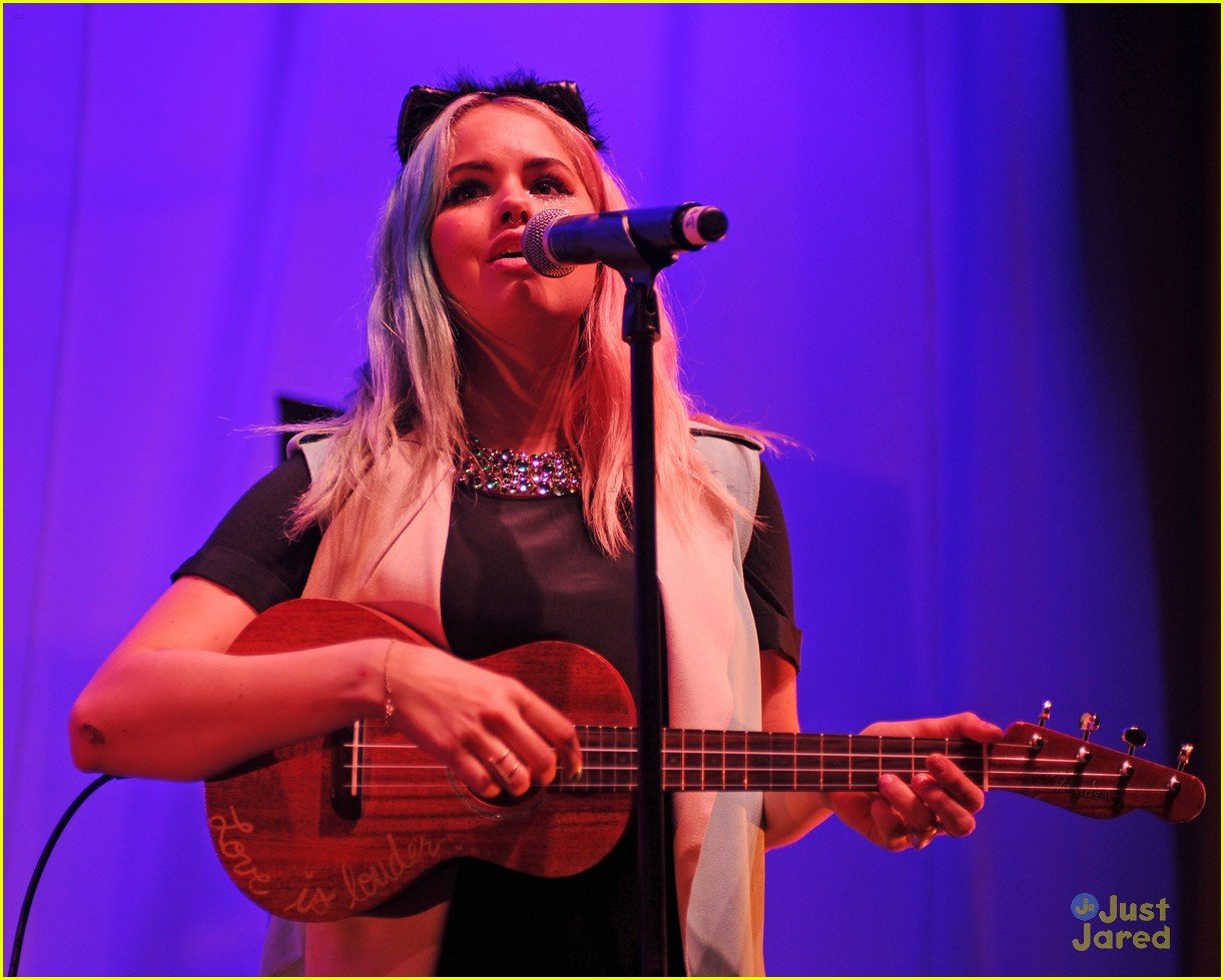 Bea Miller Celebrates Boyfriend Jacob Whitesides' Mom Becky Being ...