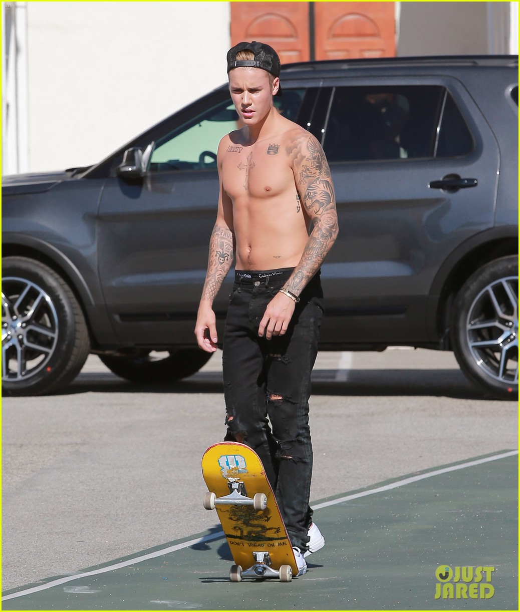 Justin Bieber Strips Off His Shirt for Studio Skateboarding Session ...