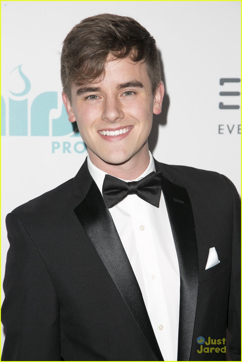 Calum Worthy Jokes Around With Jennette McCurdy At Thirst Gala 2015 ...