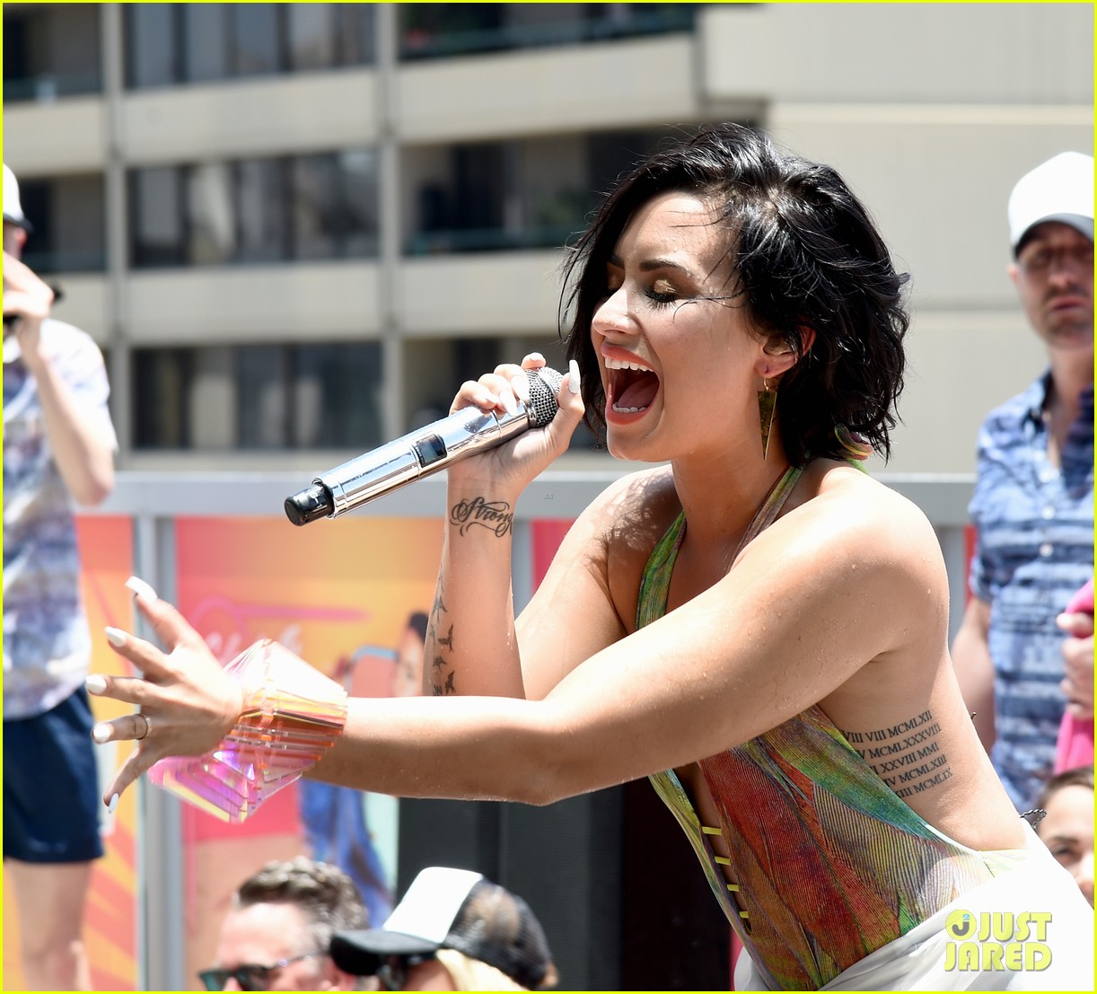 Demi Lovato Slips & Falls at the 'Cool for the Summer' Pool Party (Video) | Photo 833952 - Photo ...