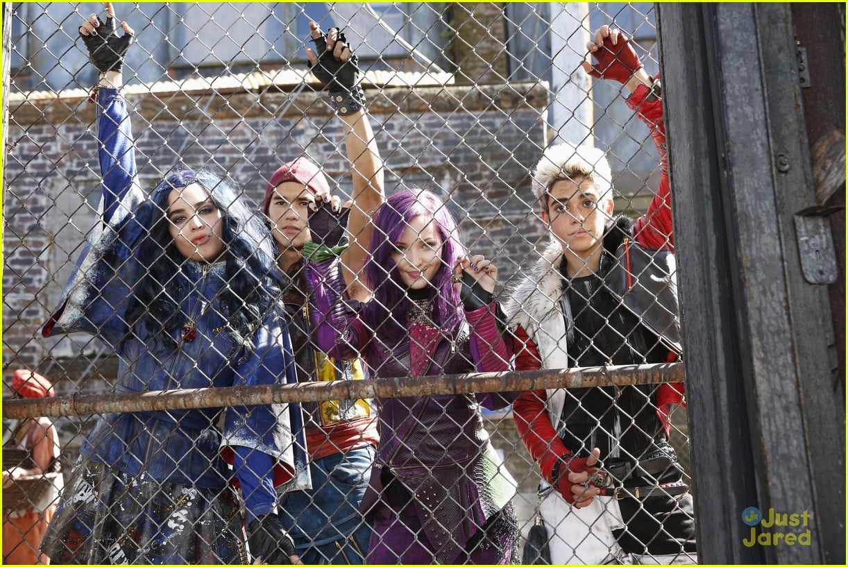 Full Sized Photo of new descendants stills focus on auradon prep 08 ...