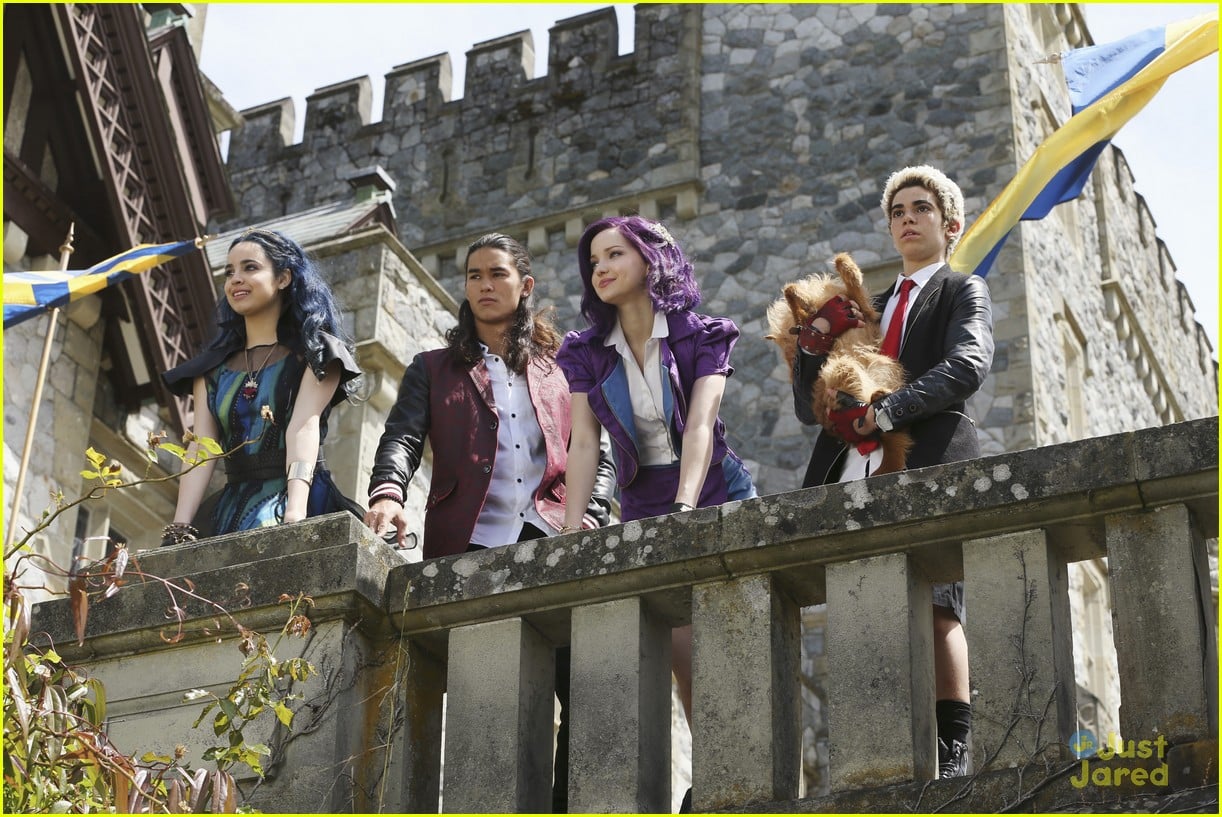 Full Sized Photo of new descendants stills focus on auradon prep 15 ...