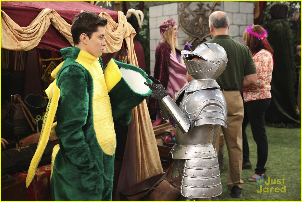 Is Max Really Dating Karl On 'Dog With A Blog'?! | Photo 839288 - Photo ...