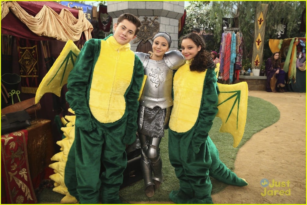 Is Max Really Dating Karl On 'Dog With A Blog'?! | Photo 839294 - Photo ...