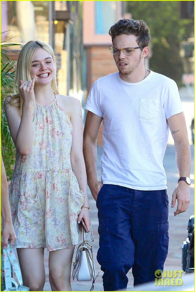 Elle Fanning Has An Adorable New Beau Named Zalman Band | Photo 838396 ...