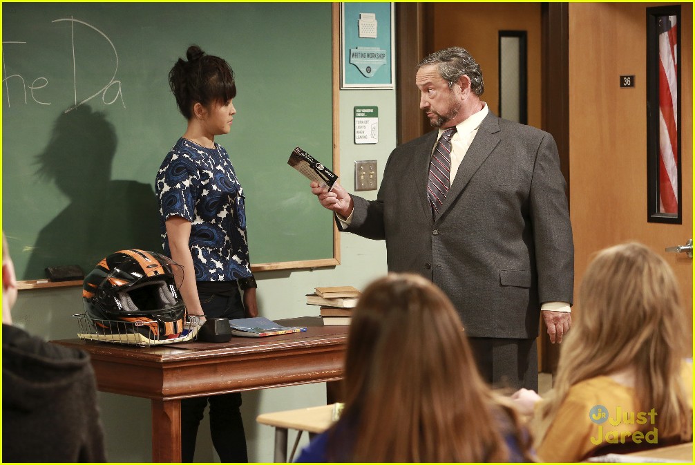 Cory Stands Up For The New Teacher On 'Girl Meets World' & Gets Fired ...