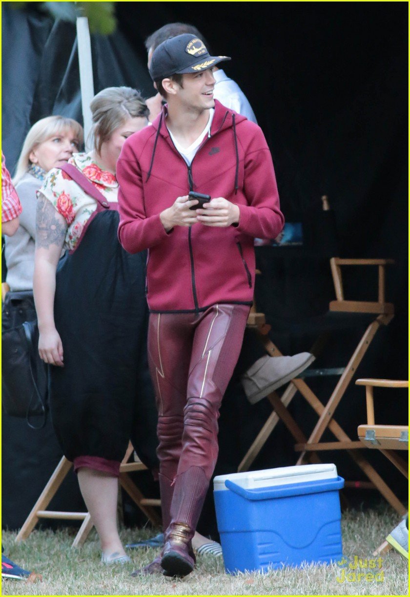 Grant Gustin Teases 'Flash' Season 2 Love Interests For Barry | Photo ...