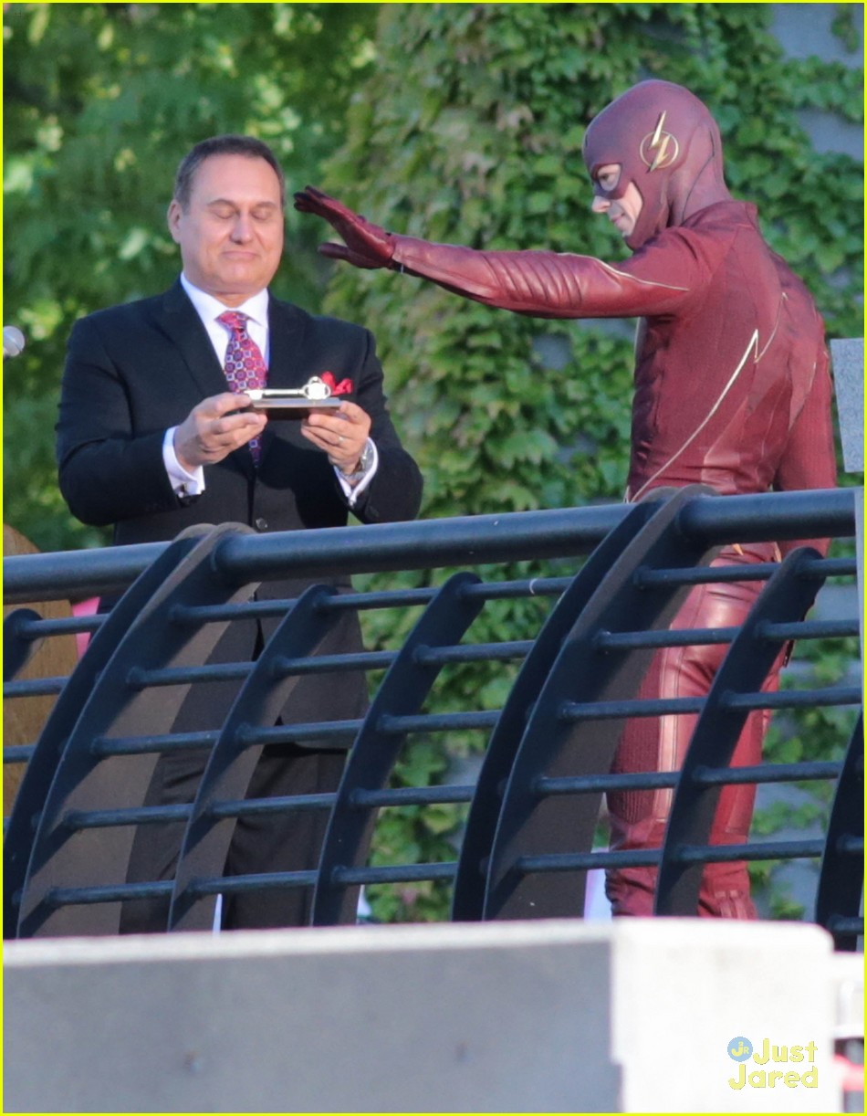 Grant Gustin Teases 'Flash' Season 2 Love Interests For Barry | Photo ...