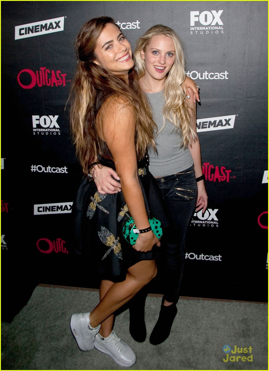 Holland Roden & Laura Vandervoort Glam Up For Comic-Con's Outcast Party ...