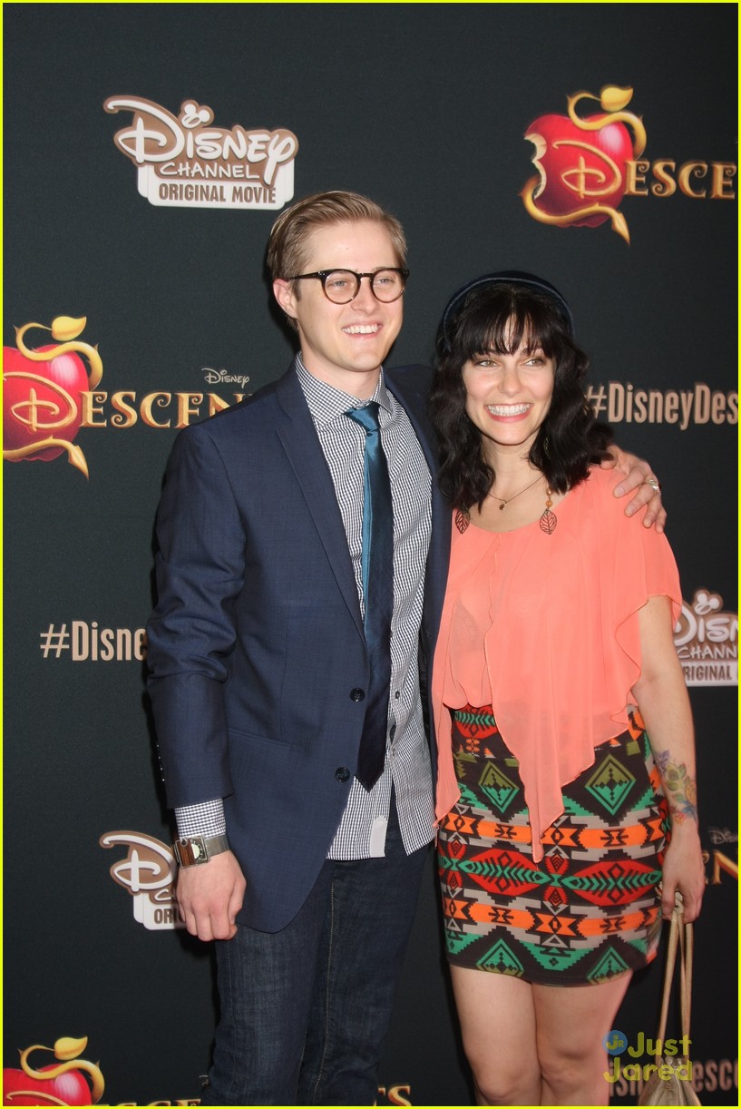 Full Sized Photo of wildcat reunion hsm descendants premiere pics 32 ...