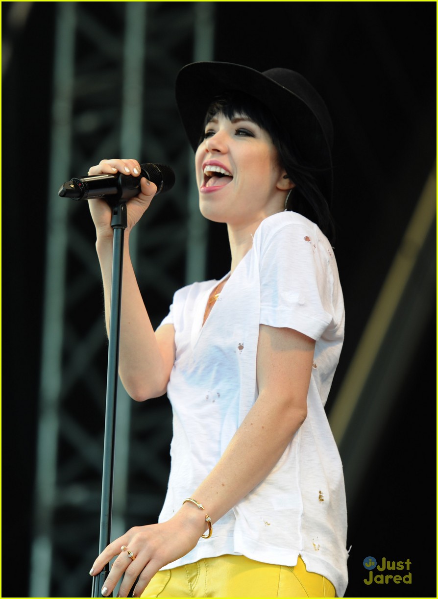 Full Sized Photo of carly rae jepsen portsmouth live concert 01 | Carly ...