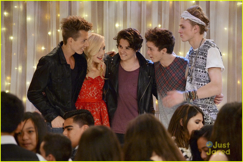 Ravi Is Crushing Major On A Classmate In New 'Jessie' | Photo 835648 ...