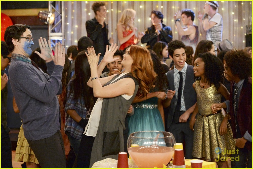 Ravi Is Crushing Major On A Classmate In New 'Jessie' | Photo 835649 ...