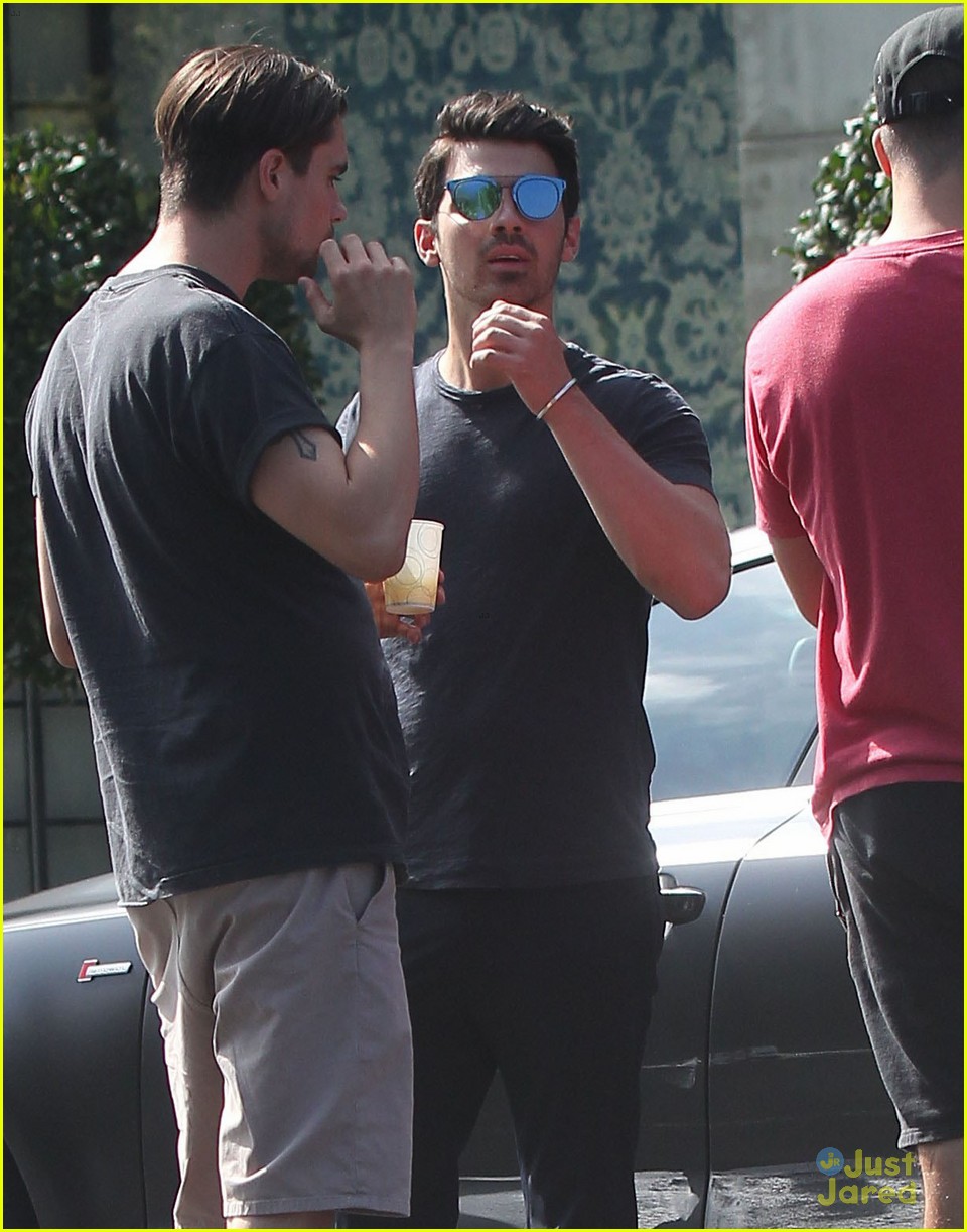 Joe Jonas Steps Out After Cody Simpson is Asked About Him | Photo ...