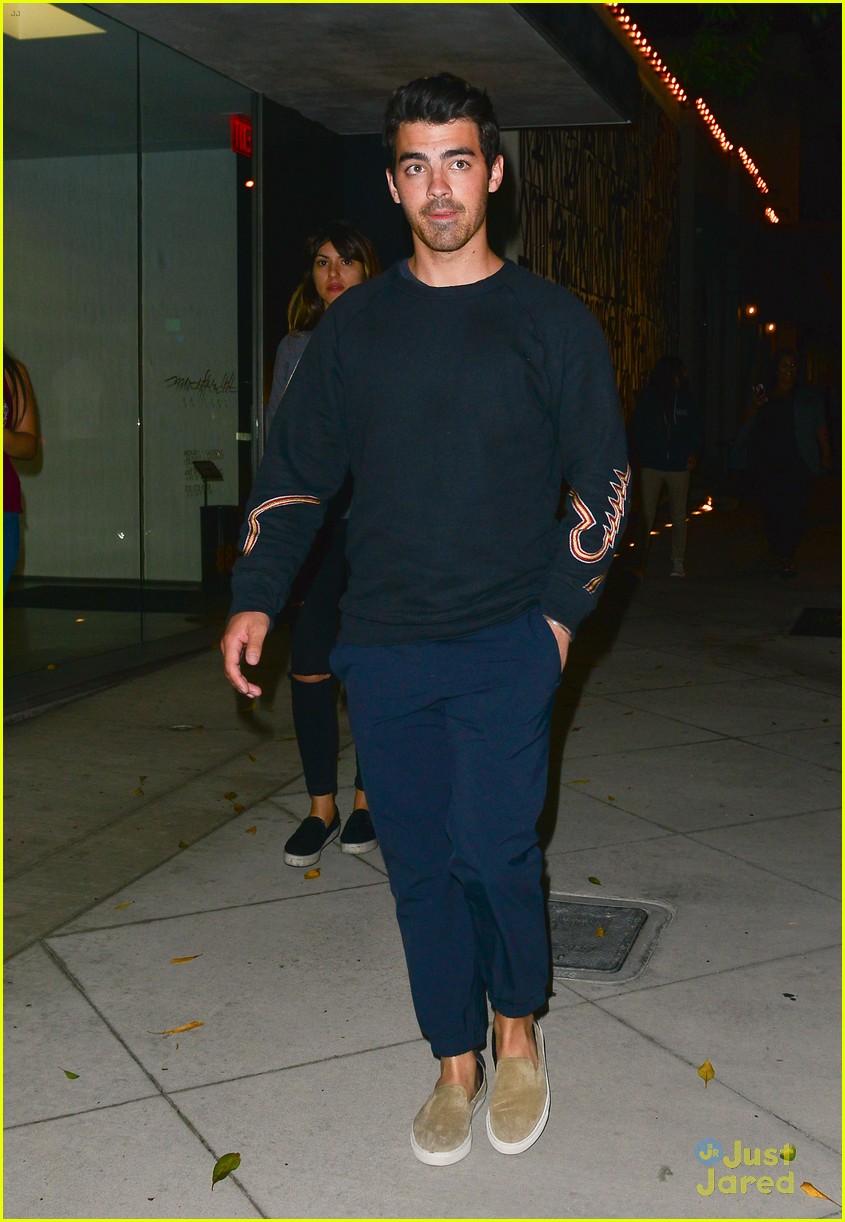 Joe Jonas Steps Out After Cody Simpson is Asked About Him | Photo ...