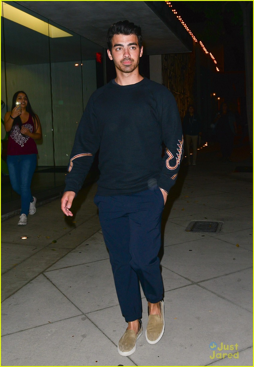 Joe Jonas Steps Out After Cody Simpson is Asked About Him | Photo ...