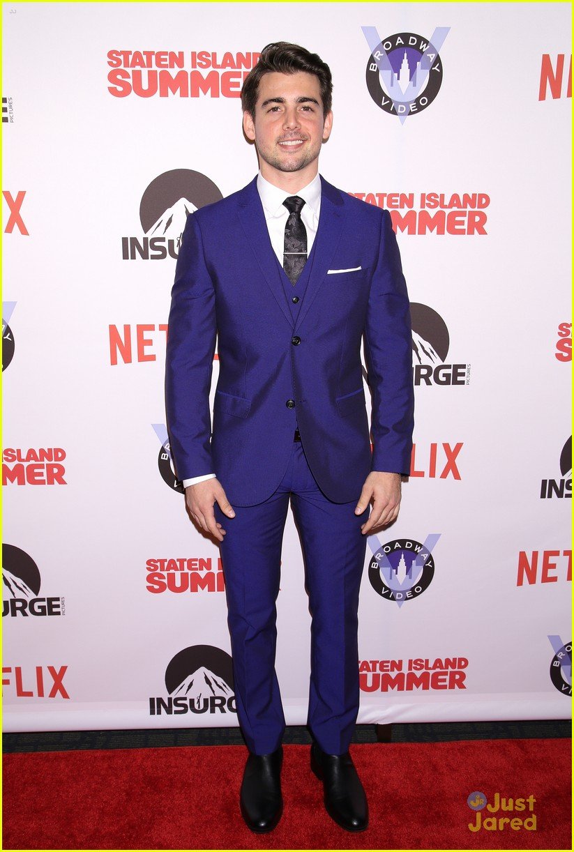 John DeLuca Suits Up For 'Staten Island Summer' Premiere | Photo 841548 ...