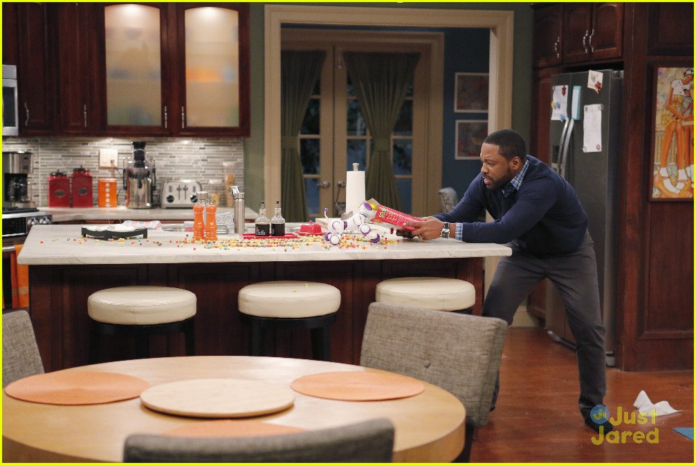 Ross Butler Returns As Brett On K C Undercover Tonight Photo ross-butler-returns-as-brett-on-k-c-undercover-tonight-photo