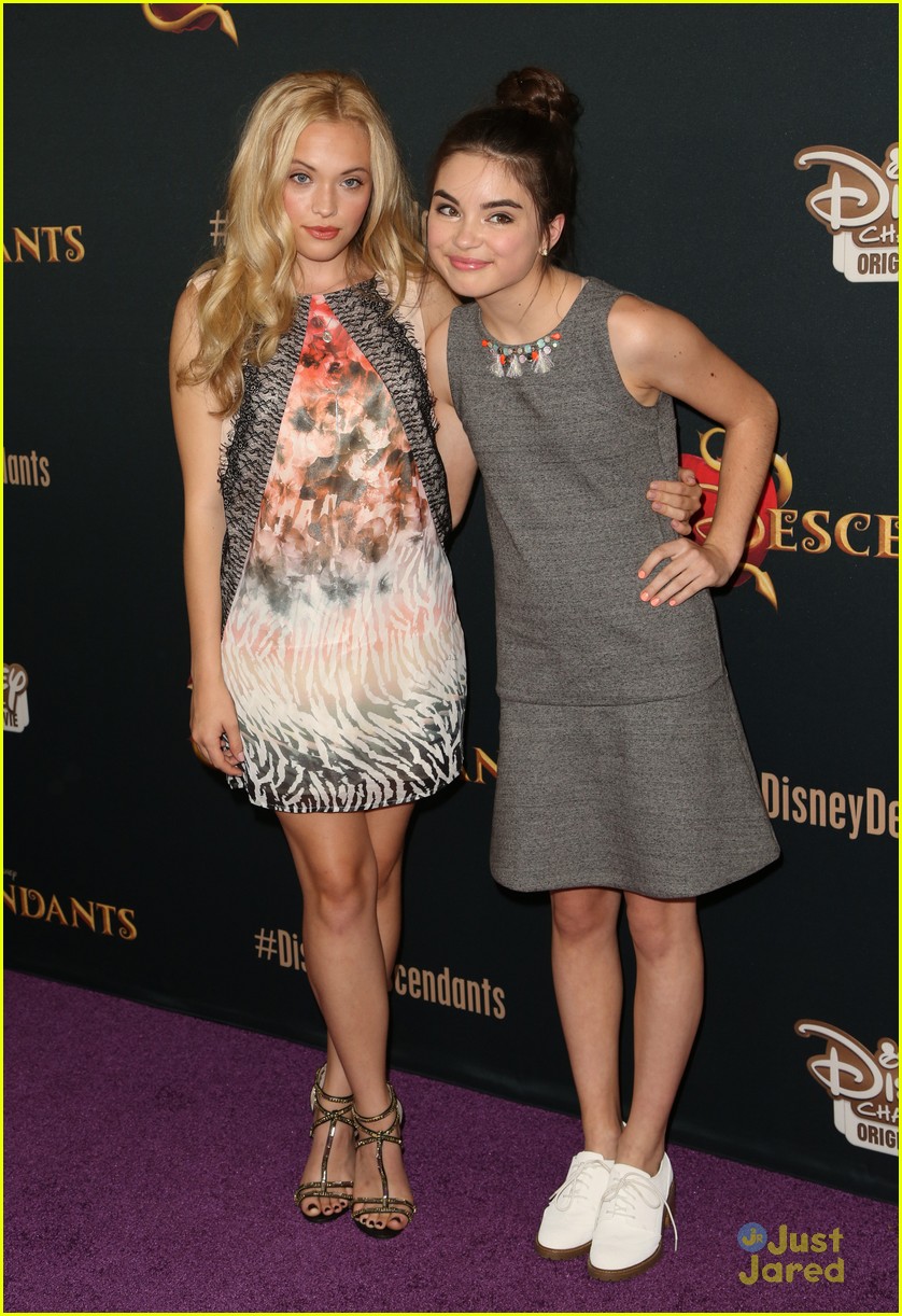 Lauren Taylor & Landry Bender Are 'Best Friends' At the 'Descendants ...