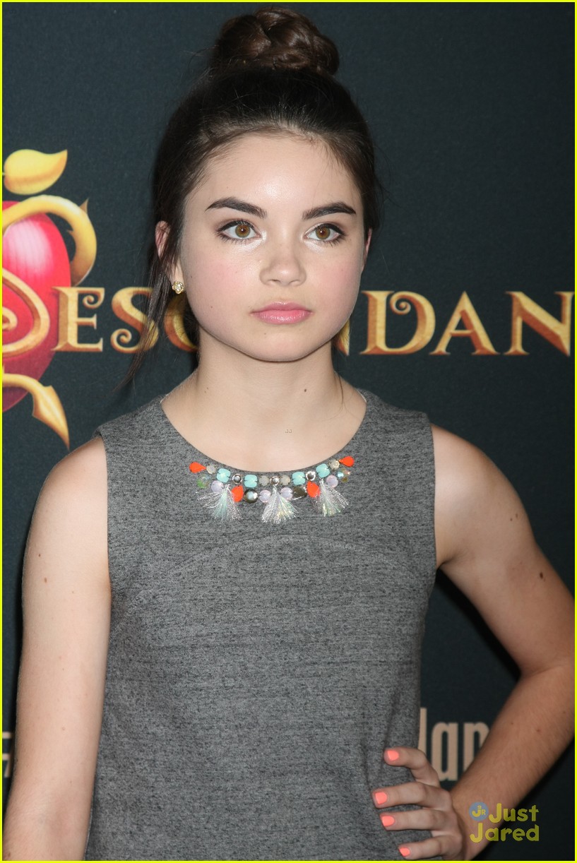 Lauren Taylor & Landry Bender Are 'Best Friends' At the 'Descendants ...