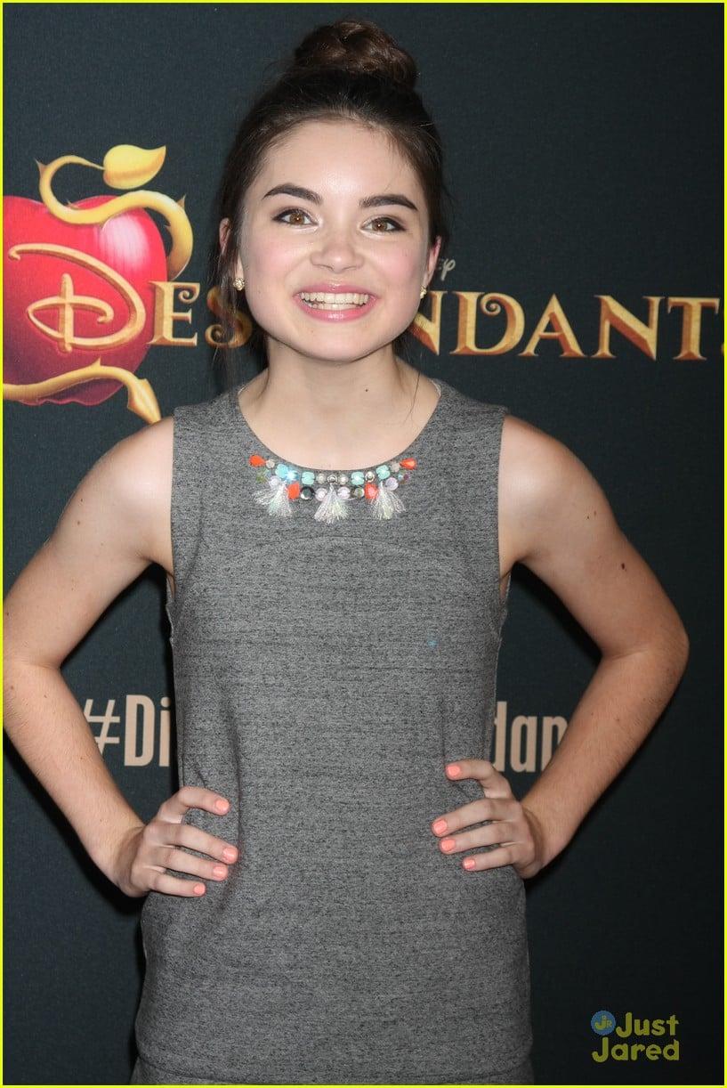 Lauren Taylor & Landry Bender Are 'Best Friends' At the 'Descendants ...