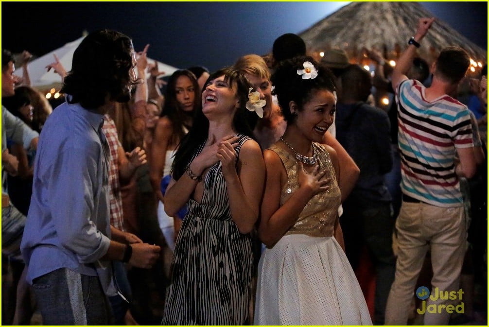 April & Beth Make It A Besties Trip To Bermuda on 'Chasing Life ...