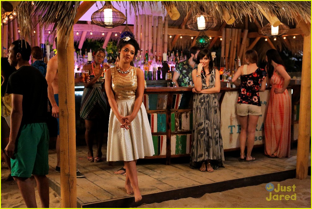 April & Beth Make It A Besties Trip To Bermuda on 'Chasing Life ...