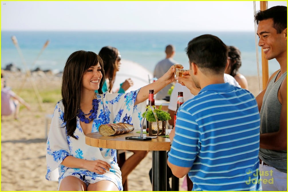 April & Beth Make It A Besties Trip To Bermuda on 'Chasing Life ...