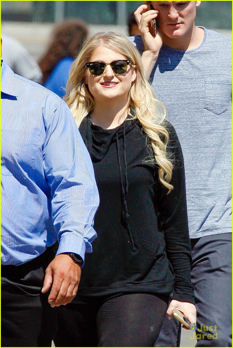 Meghan Trainor Is The New Face of Skechers & Performs 'Like I'm Gonna ...