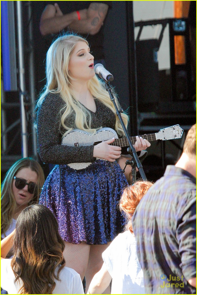 Meghan Trainor Is The New Face of Skechers & Performs 'Like I'm Gonna ...