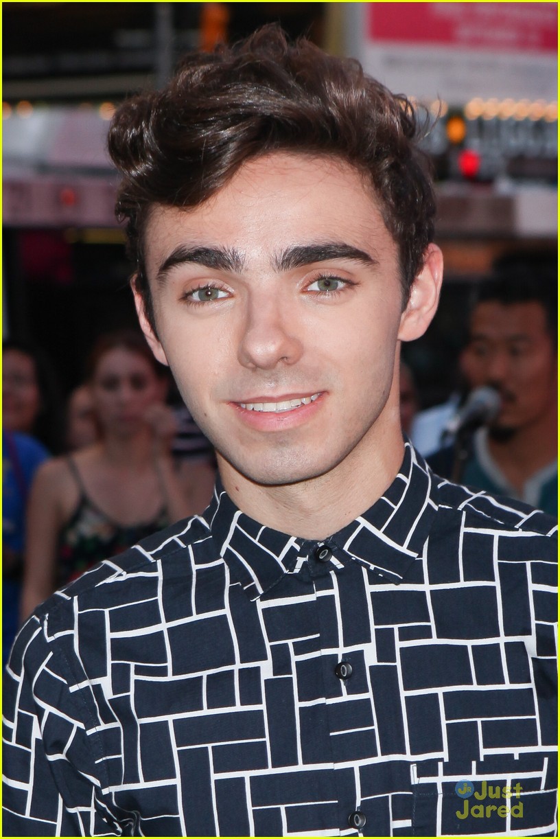 Nathan Sykes Takes Over Times Square For Video Shoot | Photo 842467 ...