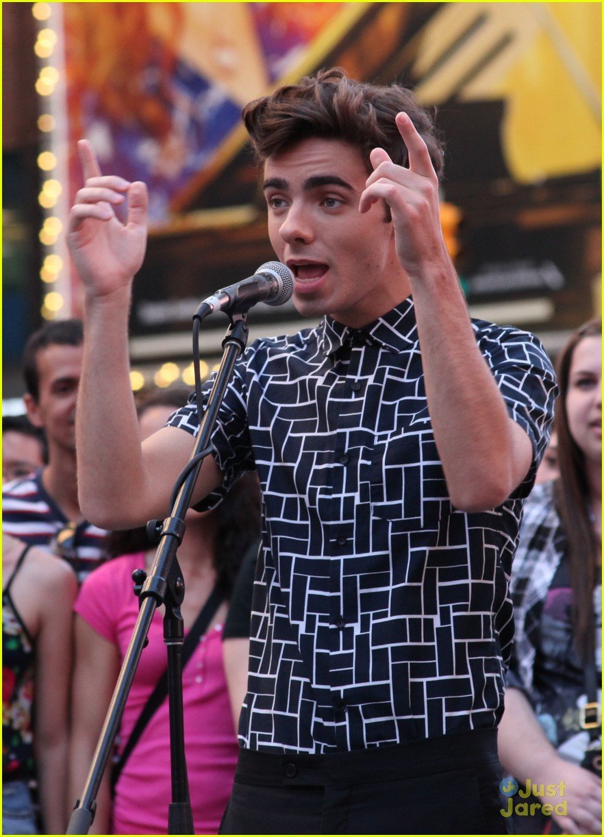 Nathan Sykes Takes Over Times Square For Video Shoot | Photo 842474 ...