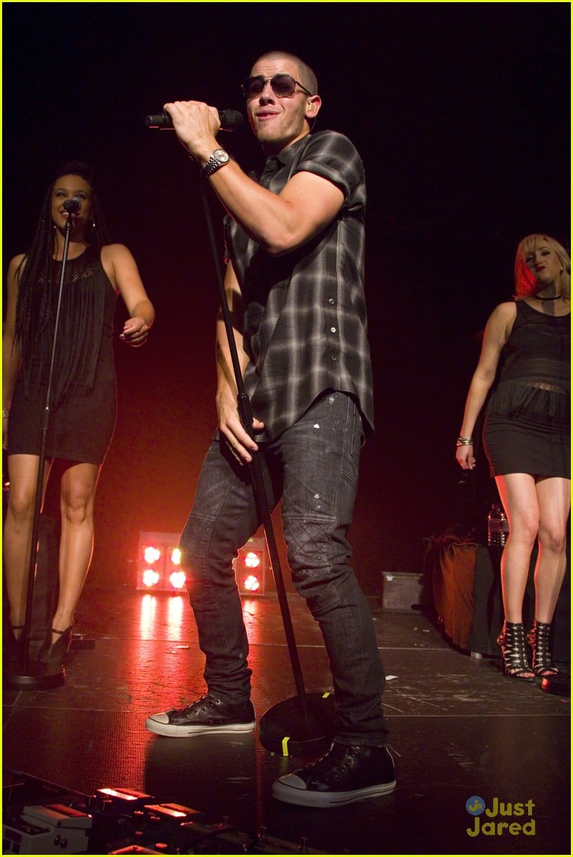 Nick Jonas Lights London On Fire At O2 Academy - See Concert Pics ...