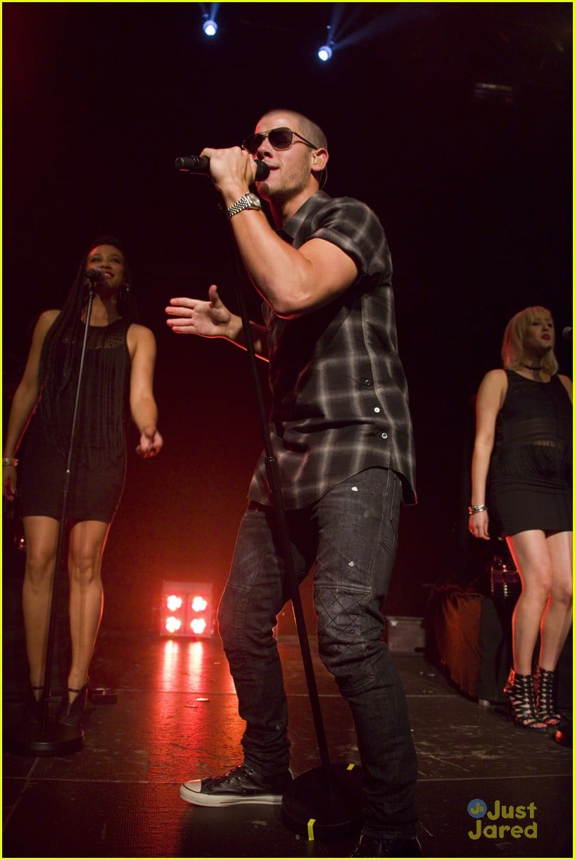 Nick Jonas Lights London On Fire At O2 Academy - See Concert Pics ...