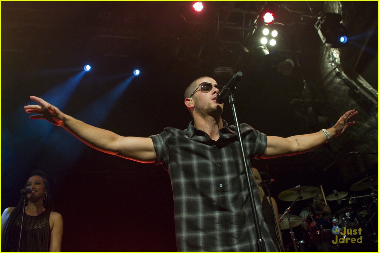 Nick Jonas Lights London On Fire At O2 Academy - See Concert Pics ...