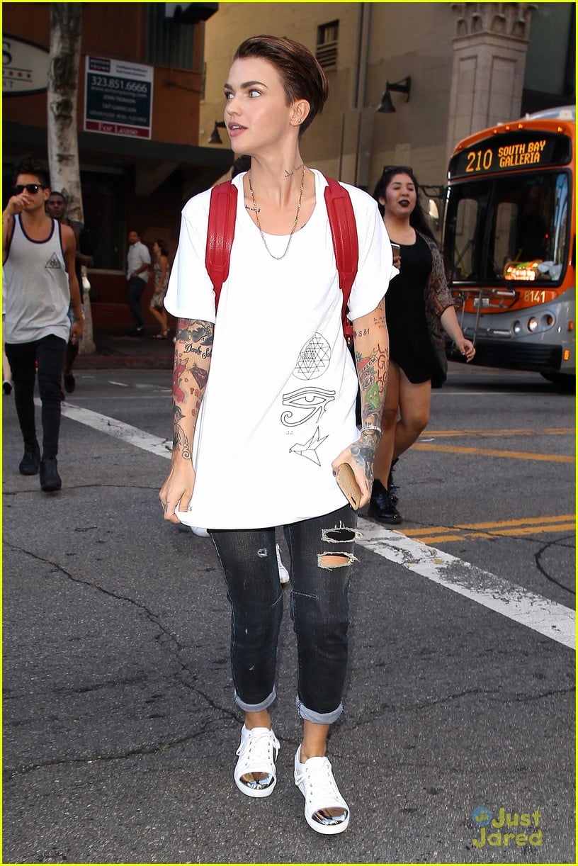 Justin Bieber Grabs Dinner With Orange is the New Black's Ruby Rose ...