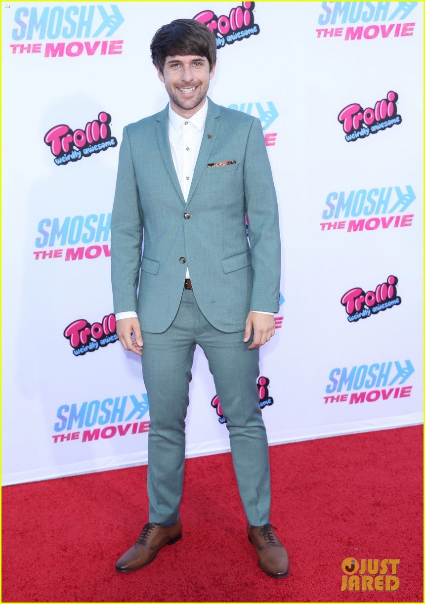 Full Sized Photo of smosh brothers movie premiere 03 | Social Media ...