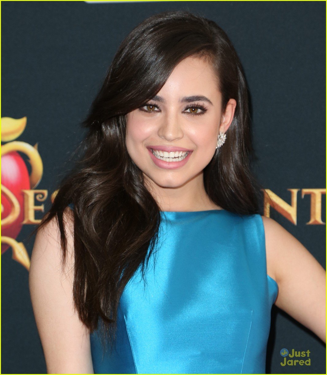 Sofia Carson Strikes An 'Evie' Pose At 'Descendants' Premiere | Photo ...