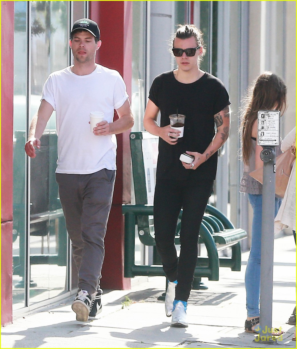 Full Sized Photo of harry styles bold boots are sight to see 03 | Harry ...