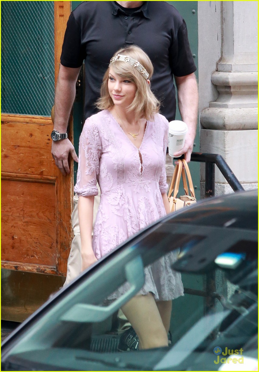 Full Sized Photo of taylor swifts bad blood breaks radio spin record 33 ...