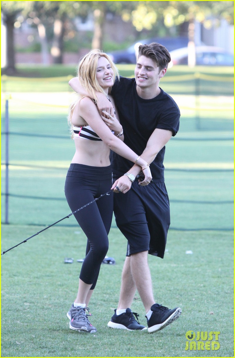 Bella Thorne & Gregg Sulkin Cuddle Up at the Dog Park | Photo 839514 ...