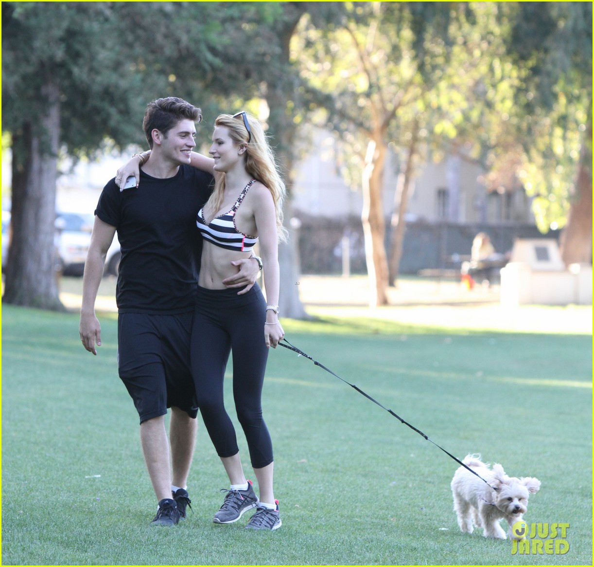 Bella Thorne & Gregg Sulkin Cuddle Up at the Dog Park | Photo 839516 ...
