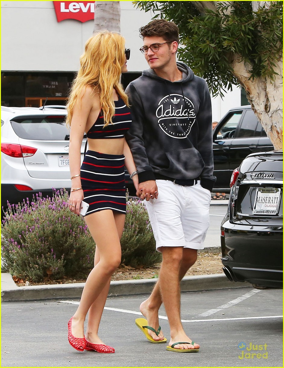 Bella Thorne & Gregg Sulkin Hold Hands While Shopping in Malibu | Photo ...